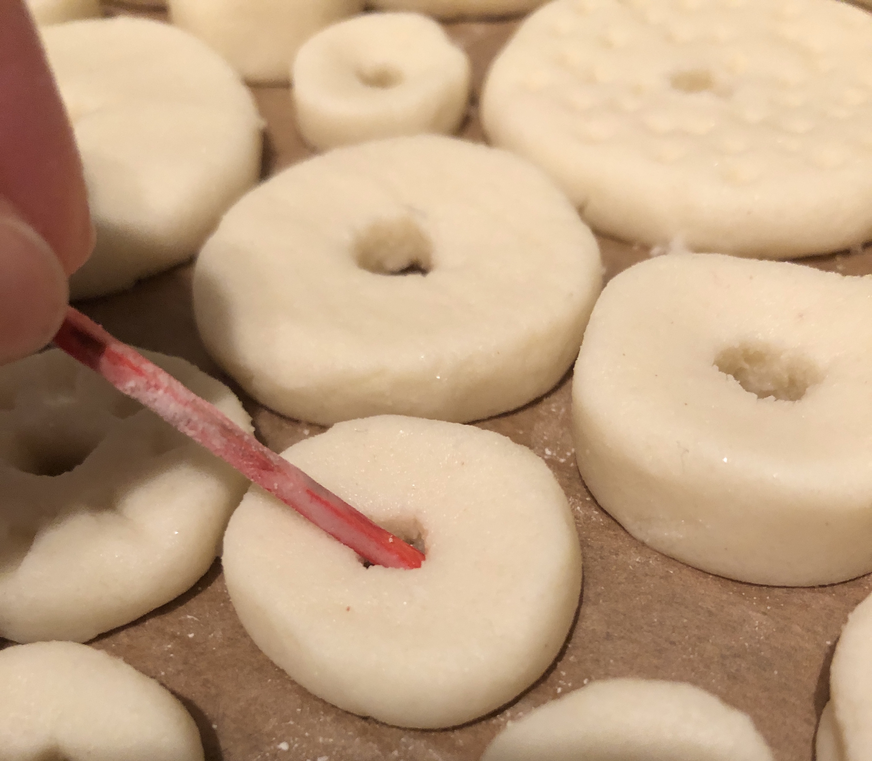 How to Make Salt Dough Beads with Children – Play of the Wild